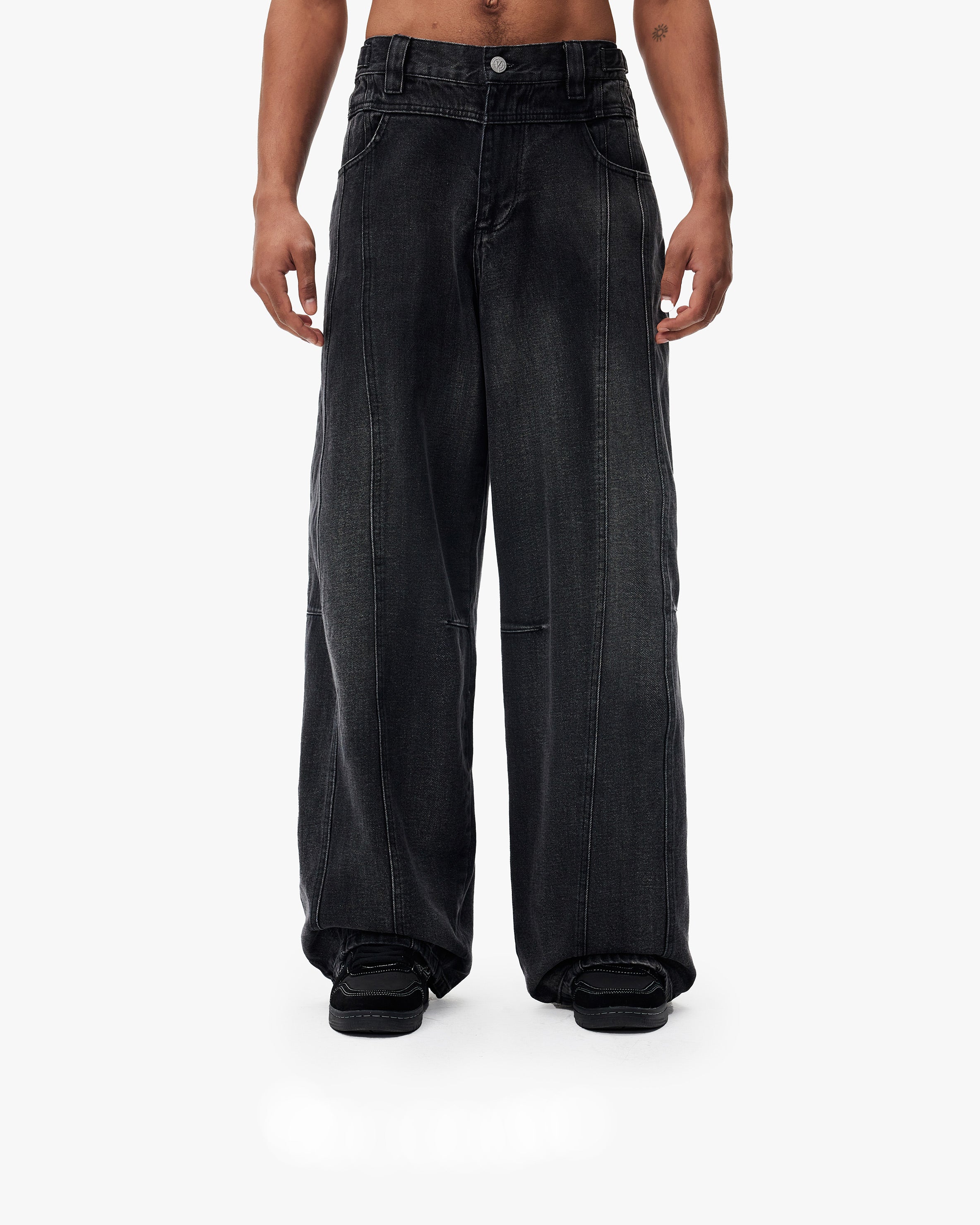 AKIMBO LOWS – VICINITY