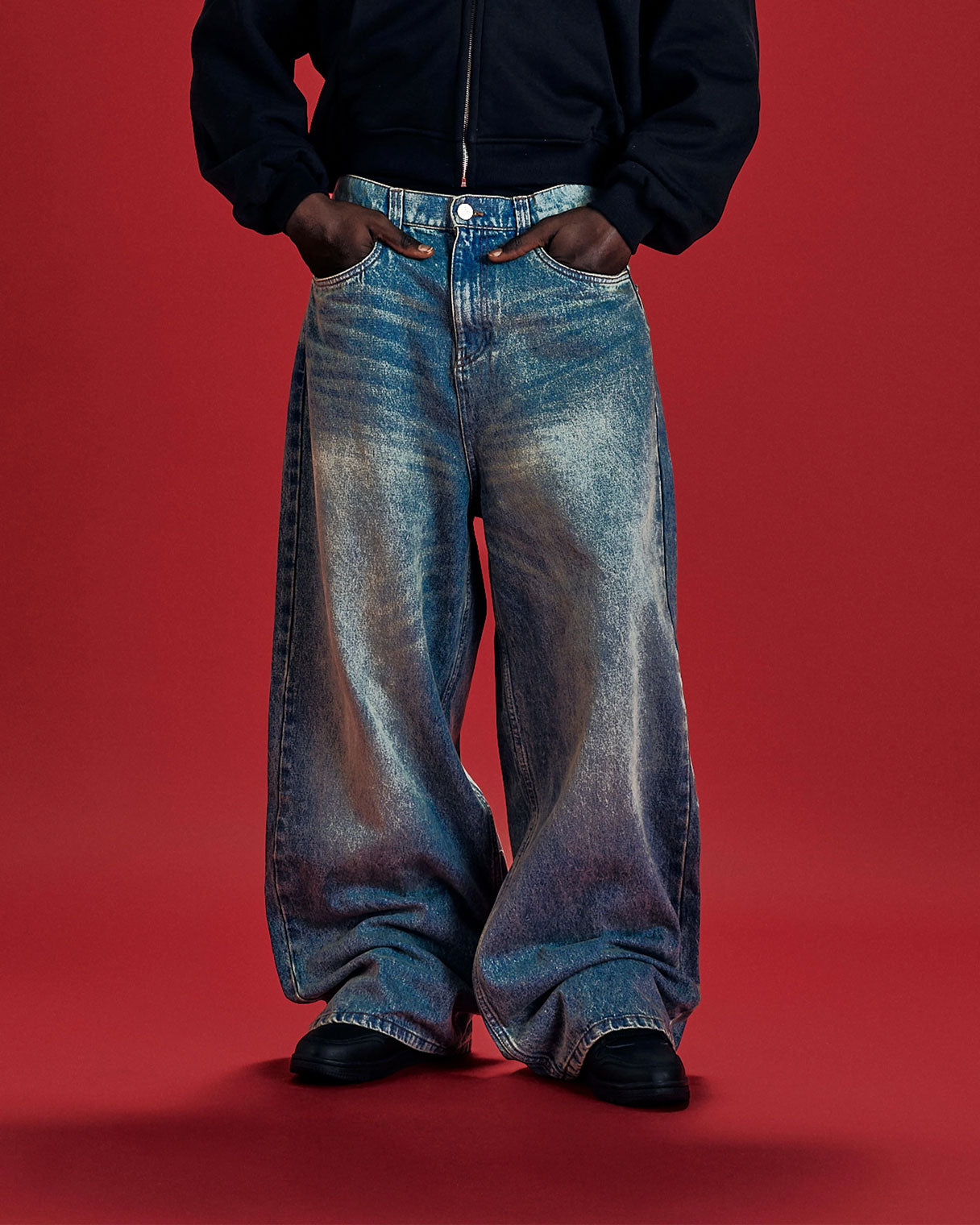 TRACKSUITS – VICINITY